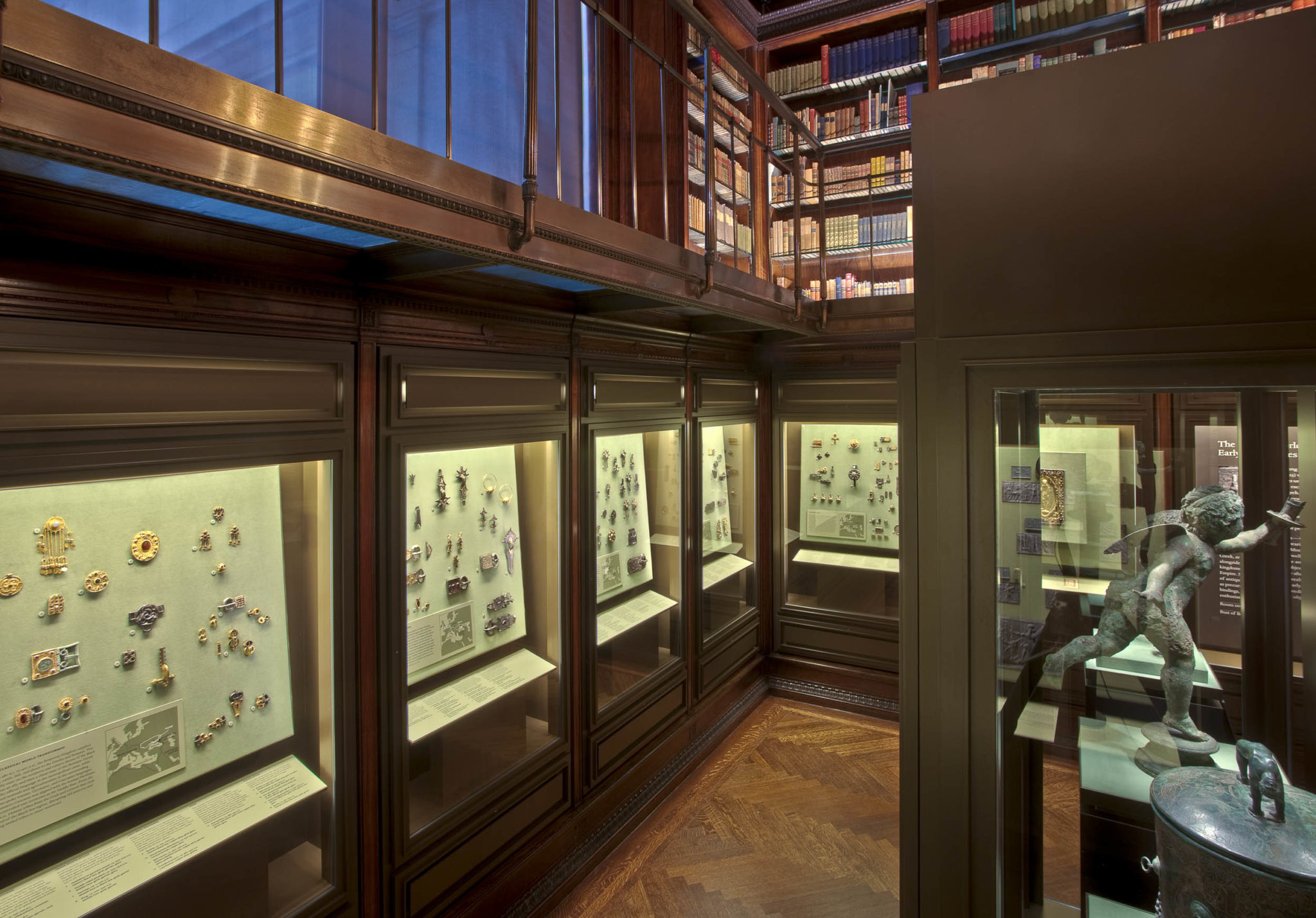 The Morgan Library & Museum – McKim Building / New York – Vitrinen- und ...