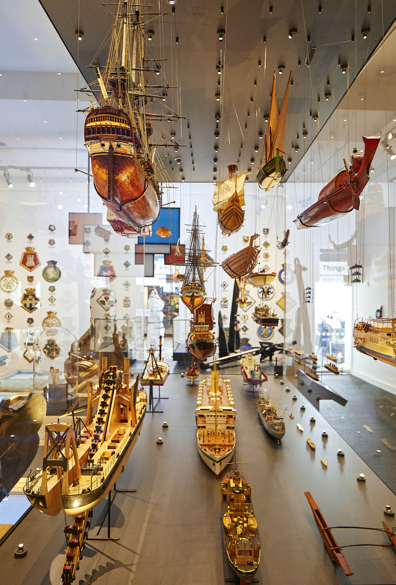 National Maritime Museum – Endeavour Galleries / London – Vitrinen- und ...