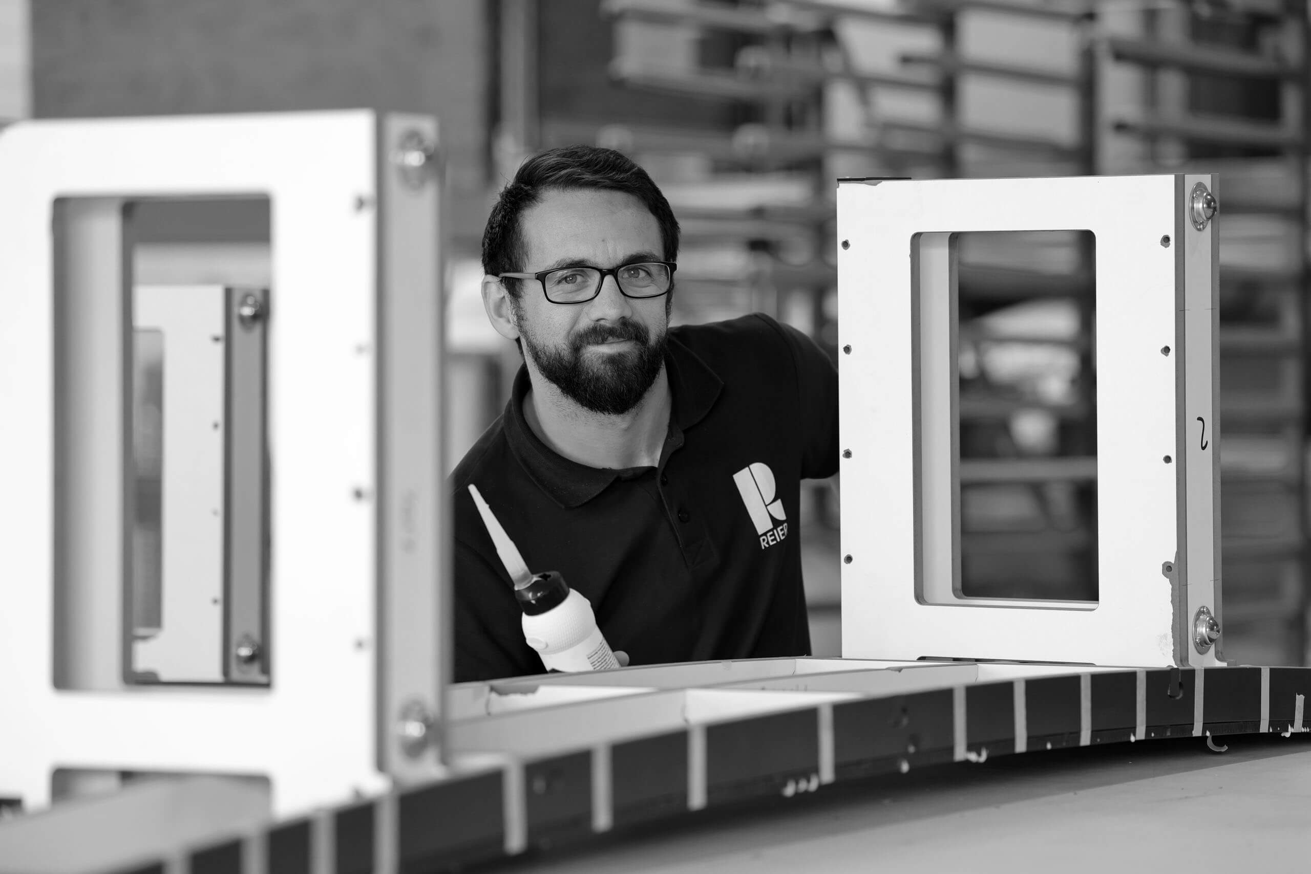 Assembly in Lauta and Shipping – Vitrinen- und Glasbau REIER GmbH